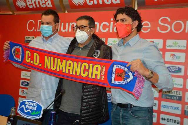 El Numancia presenta a su nuevo entrenador - fotos
