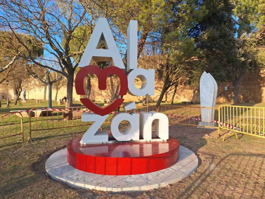 Almazán ya luce escultura con su nombre