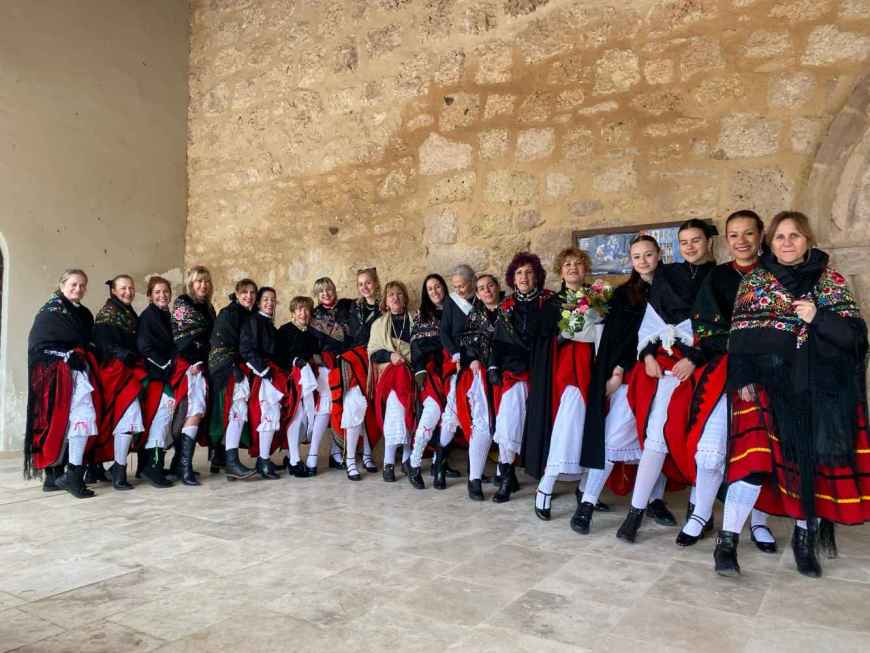 Las mujeres de Peñalba de San Esteban celebran Santa Agueda