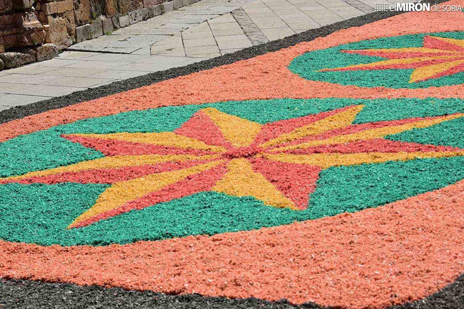 El Burgo de Osma celebra el Corpus Christi con sus alfombras florales