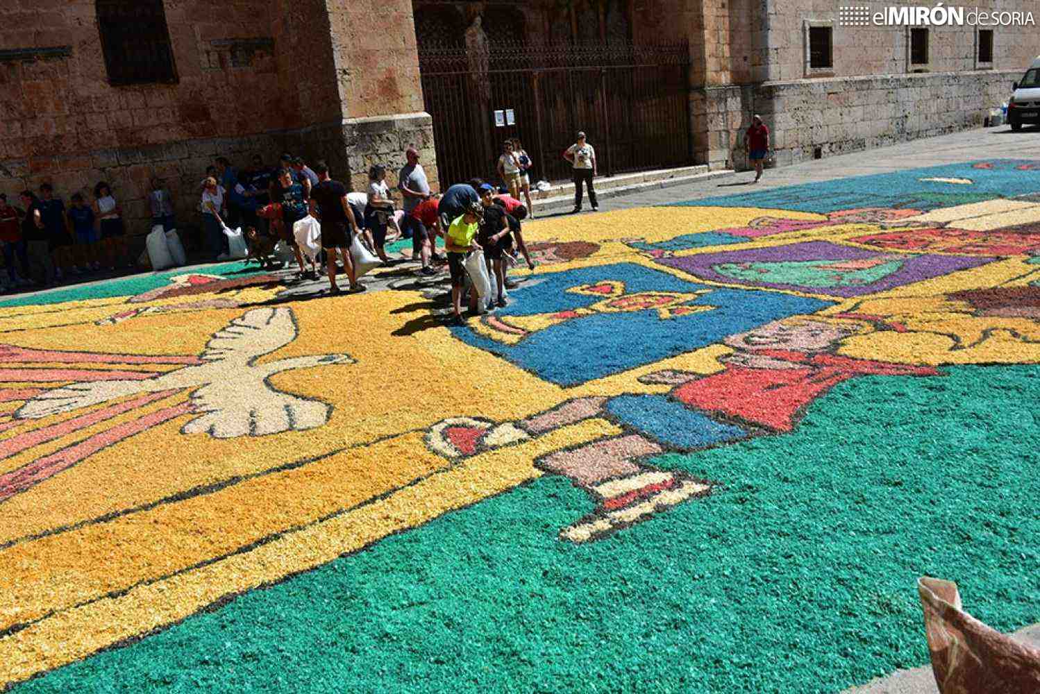 El Burgo de Osma celebra el Corpus Christi con sus alfombras florales