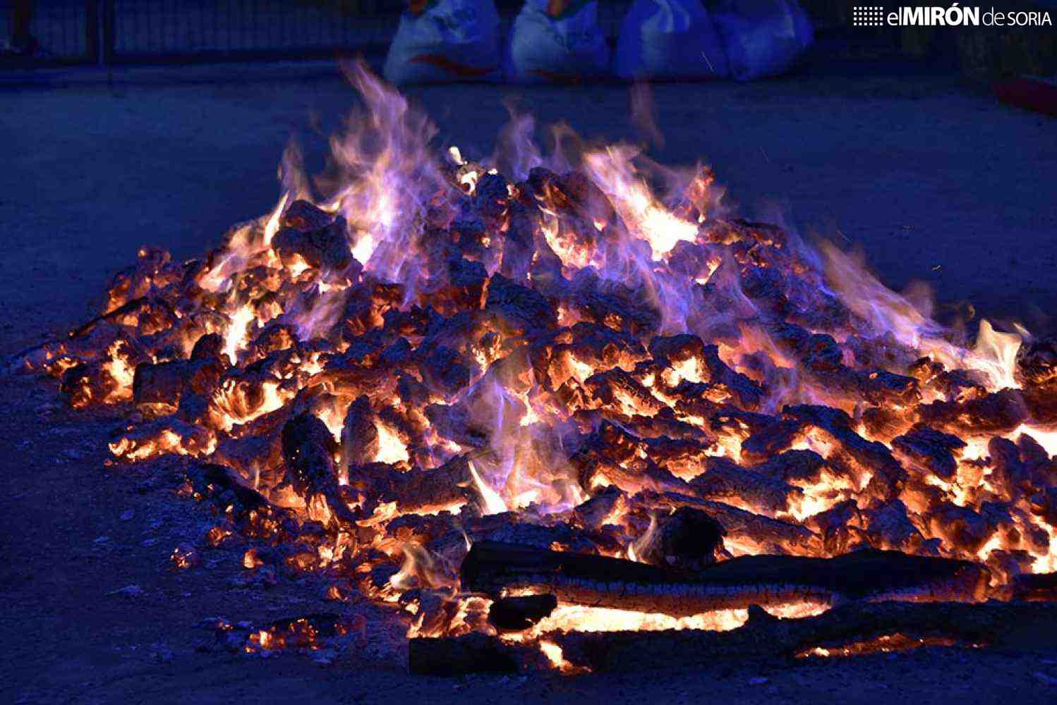 El mágico paso del fuego en San Pedro Manrique